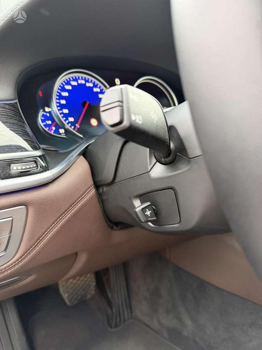Black BMW 740 2018 in Vilnius, with an engine capacity of 3.00 L and mileage of 124 thousand km for 30900 €, photo 30 on AUTOMOTO.COM.LV
