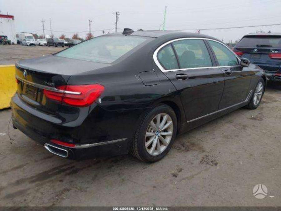 Black BMW 740 2019 in Klaipeda, with an engine capacity of 3.00 L and mileage of 53 thousand km for 9900 €, photo 4 on AUTOMOTO.COM.LV