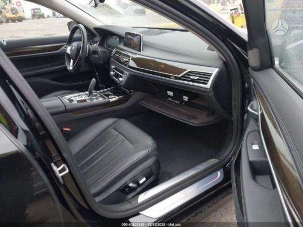Black BMW 740 2019 in Klaipeda, with an engine capacity of 3.00 L and mileage of 53 thousand km for 9900 €, photo 5 on AUTOMOTO.COM.LV