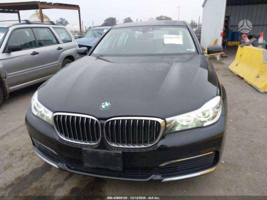 Black BMW 740 2019 in Klaipeda, with an engine capacity of 3.00 L and mileage of 53 thousand km for 9900 €, photo 13 on AUTOMOTO.COM.LV