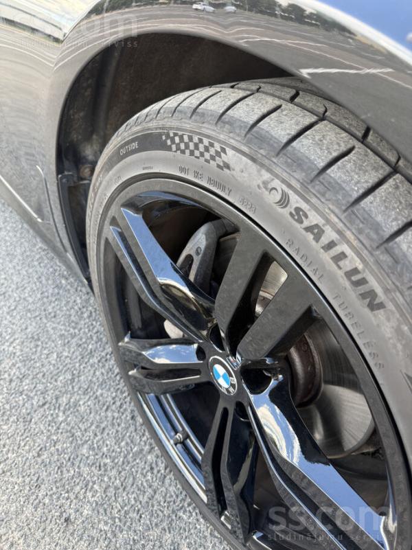 Black BMW 740 2019 in Riga, with an engine capacity of 3.00 L and mileage of 142 thousand km for 34500 €, photo 6 on AUTOMOTO.COM.LV