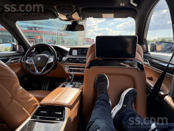 Black BMW 740 2019 in Riga, with an engine capacity of 3.00 L and mileage of 142 thousand km for 34500 €, photo 8 on AUTOMOTO.COM.LV