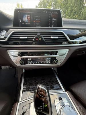 Black BMW 740 2020 in Riga, with an engine capacity of 3.00 L and mileage of 90 thousand km for 57500 €, photo 9 on AUTOMOTO.COM.LV