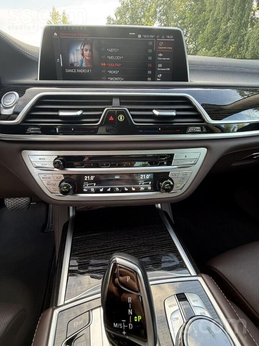 Black BMW 740 2020 in Riga, with an engine capacity of 3.00 L and mileage of 90 thousand km for 57500 €, photo 9 on AUTOMOTO.COM.LV