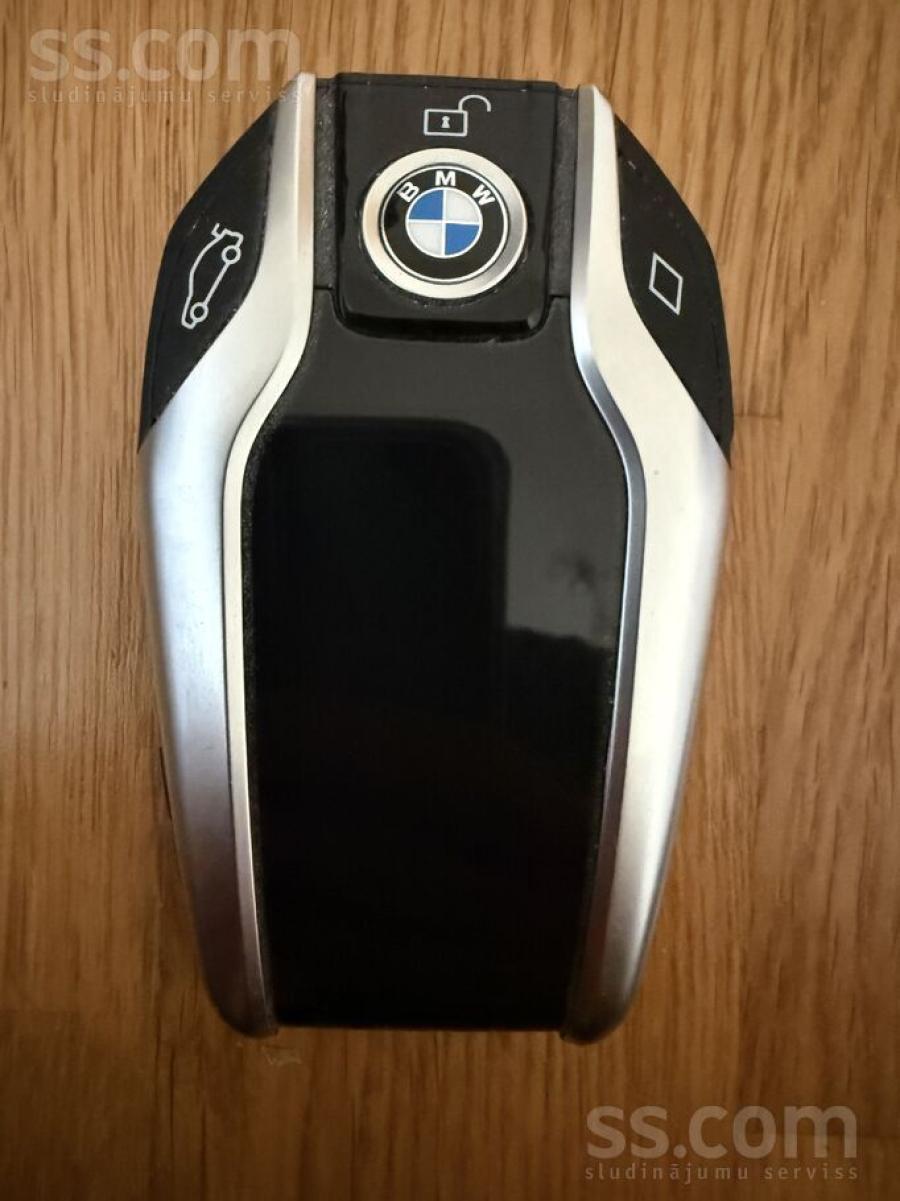Black BMW 740 2020 in Riga, with an engine capacity of 3.00 L and mileage of 90 thousand km for 57500 €, photo 16 on AUTOMOTO.COM.LV