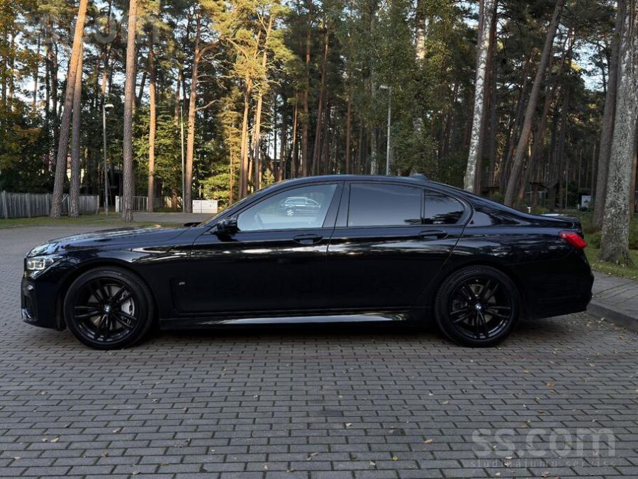Black BMW 740 2021 in Jurmala, with an engine capacity of 3.00 L and mileage of 82 thousand km for 62000 €, photo 4 on AUTOMOTO.COM.LV
