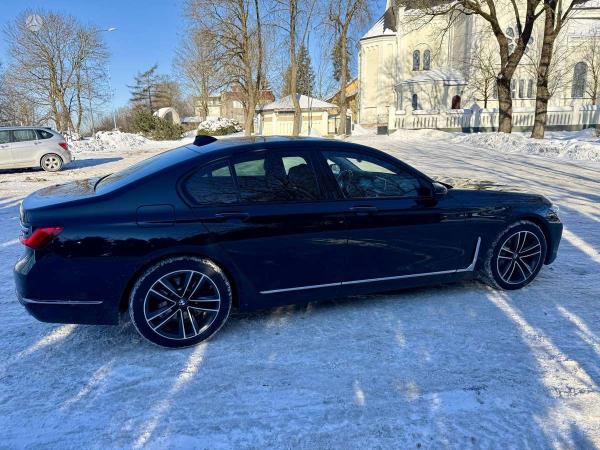 Melns BMW 740 2021 Tauragė, ar dzinēja tilpumu 2.99 L un nobraukumu 180 tūkst. km par 41500 €, foto 9 vietnē AUTOMOTO.COM.LV