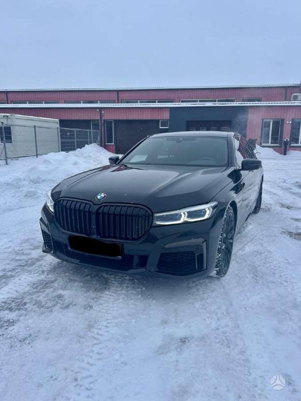 Black BMW 740 2021 in Kaunas, with an engine capacity of 3.00 L and mileage of 60 thousand km for 39999 €, photo 3 on AUTOMOTO.COM.LV