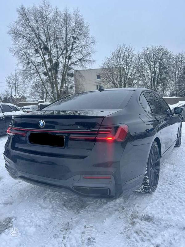 Black BMW 740 2021 in Kaunas, with an engine capacity of 3.00 L and mileage of 60 thousand km for 39999 €, photo 8 on AUTOMOTO.COM.LV
