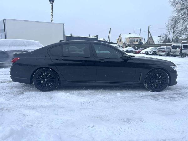 Black BMW 740 2021 in Kaunas, with an engine capacity of 3.00 L and mileage of 60 thousand km for 39999 €, photo 9 on AUTOMOTO.COM.LV