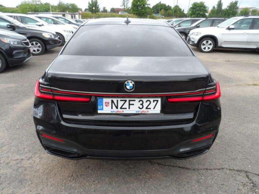 Black BMW 740 2021 in Klaipeda, with an engine capacity of 3.00 L and mileage of 63 thousand km for 39500 €, photo 7 on AUTOMOTO.COM.LV