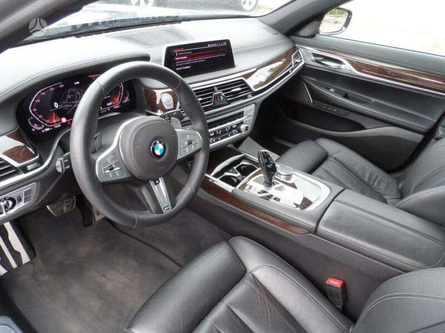 Black BMW 740 2021 in Klaipeda, with an engine capacity of 3.00 L and mileage of 63 thousand km for 39500 €, photo 10 on AUTOMOTO.COM.LV