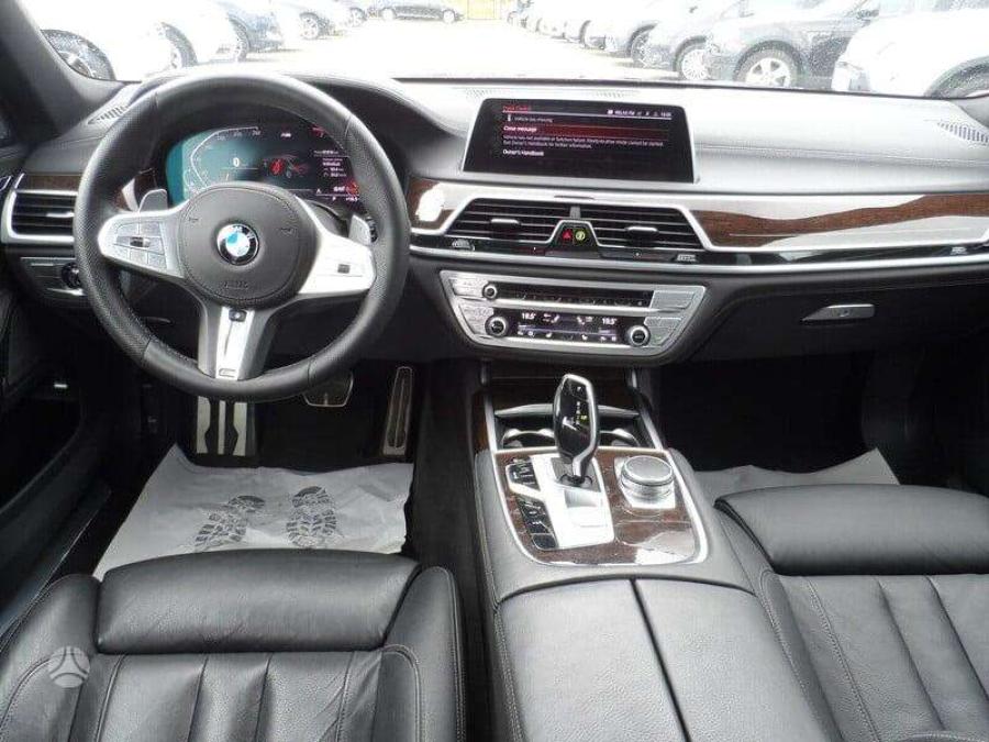 Black BMW 740 2021 in Klaipeda, with an engine capacity of 3.00 L and mileage of 63 thousand km for 39500 €, photo 13 on AUTOMOTO.COM.LV