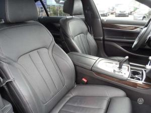 Black BMW 740 2021 in Klaipeda, with an engine capacity of 3.00 L and mileage of 63 thousand km for 39500 €, photo 16 on AUTOMOTO.COM.LV