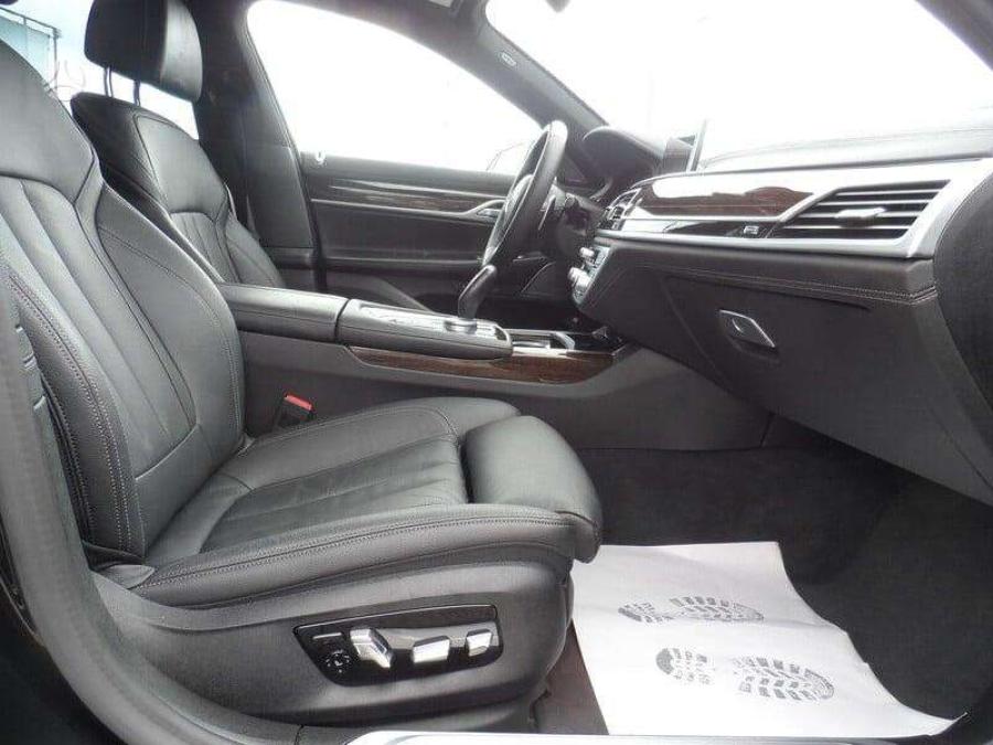 Black BMW 740 2021 in Klaipeda, with an engine capacity of 3.00 L and mileage of 63 thousand km for 39500 €, photo 17 on AUTOMOTO.COM.LV