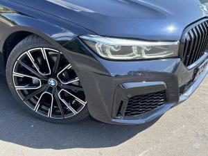 Black BMW 740 2021 in Vilnius, with an engine capacity of 3.00 L and mileage of 100 thousand km for 39500 €, photo 9 on AUTOMOTO.COM.LV