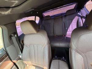 Black BMW 740 2021 in Vilnius, with an engine capacity of 3.00 L and mileage of 100 thousand km for 39500 €, photo 14 on AUTOMOTO.COM.LV
