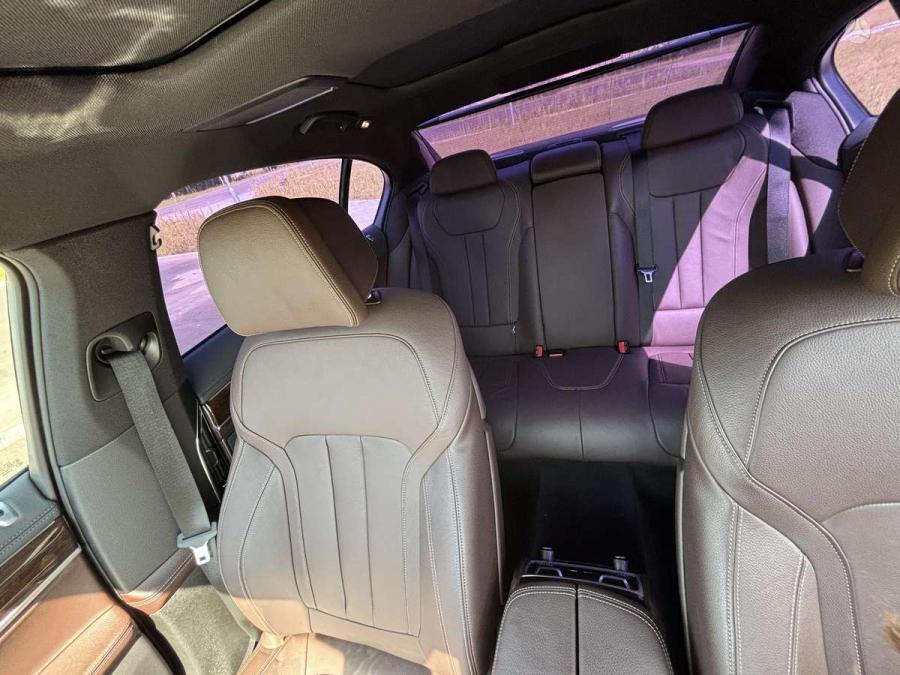 Black BMW 740 2021 in Vilnius, with an engine capacity of 3.00 L and mileage of 100 thousand km for 39500 €, photo 14 on AUTOMOTO.COM.LV
