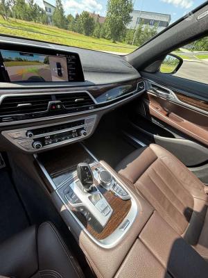 Black BMW 740 2021 in Vilnius, with an engine capacity of 3.00 L and mileage of 100 thousand km for 39500 €, photo 16 on AUTOMOTO.COM.LV