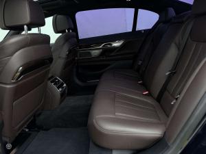 Black BMW 740 2021 in Vilnius, with an engine capacity of 3.00 L and mileage of 100 thousand km for 41000 €, photo 12 on AUTOMOTO.COM.LV