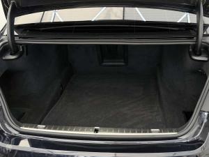 Black BMW 740 2021 in Vilnius, with an engine capacity of 3.00 L and mileage of 100 thousand km for 41000 €, photo 13 on AUTOMOTO.COM.LV