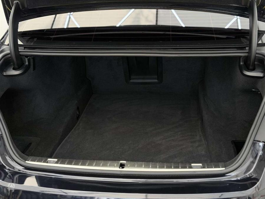 Black BMW 740 2021 in Vilnius, with an engine capacity of 3.00 L and mileage of 100 thousand km for 41000 €, photo 13 on AUTOMOTO.COM.LV