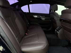 Black BMW 740 2021 in Vilnius, with an engine capacity of 3.00 L and mileage of 100 thousand km for 41000 €, photo 15 on AUTOMOTO.COM.LV