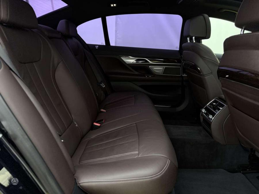 Black BMW 740 2021 in Vilnius, with an engine capacity of 3.00 L and mileage of 100 thousand km for 41000 €, photo 15 on AUTOMOTO.COM.LV