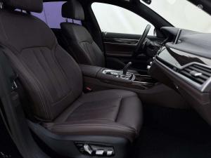 Black BMW 740 2021 in Vilnius, with an engine capacity of 3.00 L and mileage of 100 thousand km for 41000 €, photo 16 on AUTOMOTO.COM.LV
