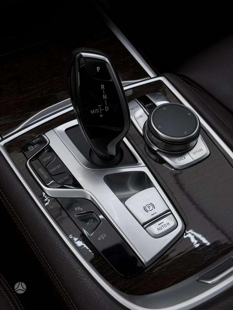 Black BMW 740 2021 in Vilnius, with an engine capacity of 3.00 L and mileage of 100 thousand km for 41000 €, photo 27 on AUTOMOTO.COM.LV