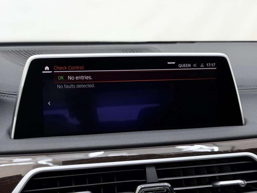 Black BMW 740 2021 in Vilnius, with an engine capacity of 3.00 L and mileage of 100 thousand km for 41000 €, photo 32 on AUTOMOTO.COM.LV