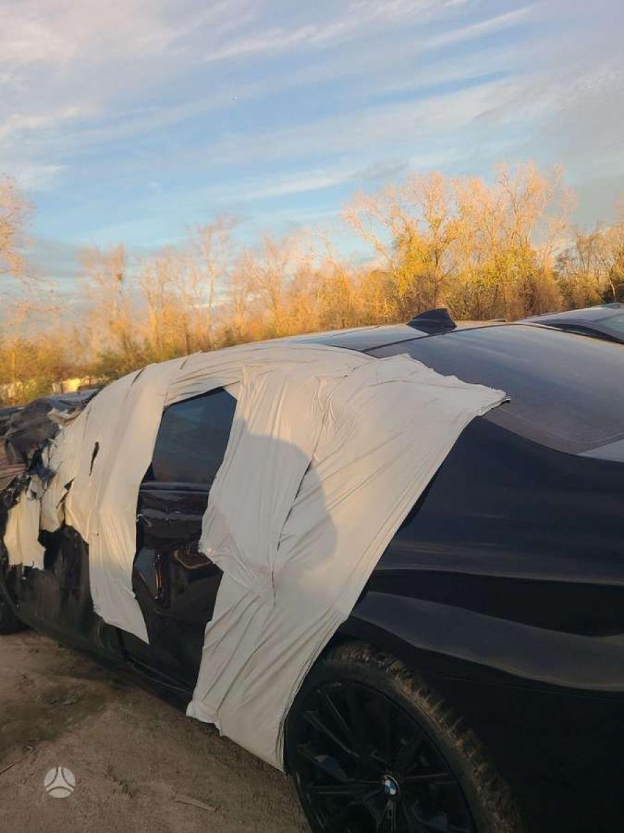 Black BMW 740 2022 in Vilnius, with an engine capacity of 3.00 L and mileage of 105 thousand km for 19400 €, photo 7 on AUTOMOTO.COM.LV