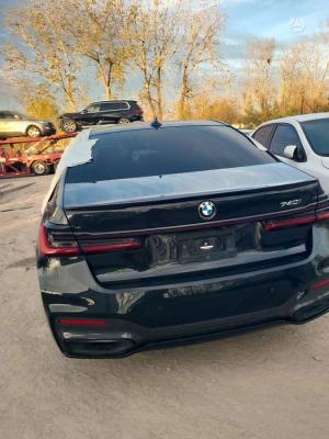 Black BMW 740 2022 in Vilnius, with an engine capacity of 3.00 L and mileage of 105 thousand km for 19400 €, photo 18 on AUTOMOTO.COM.LV