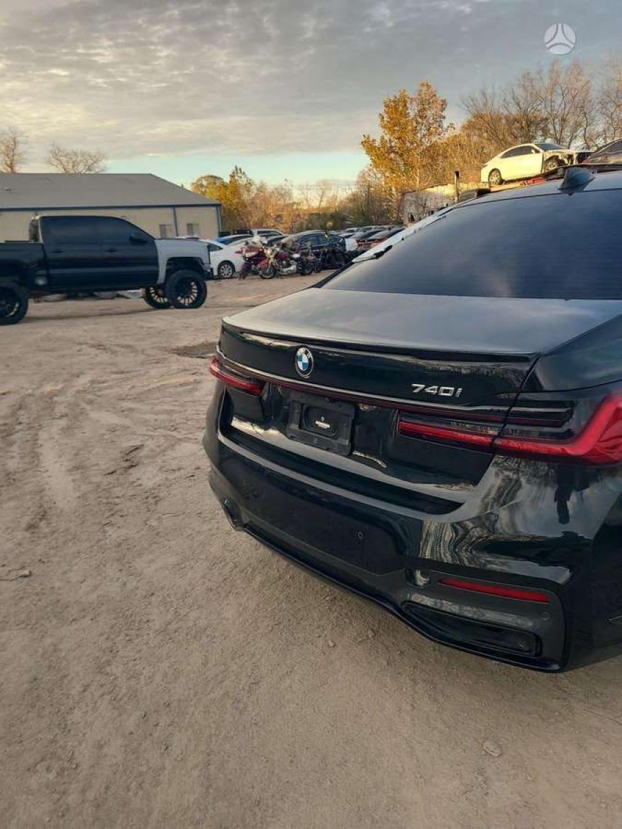 Black BMW 740 2022 in Vilnius, with an engine capacity of 3.00 L and mileage of 105 thousand km for 19400 €, photo 19 on AUTOMOTO.COM.LV