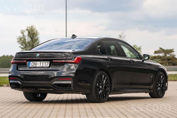 Black BMW 740 2022 in Jurmala, with an engine capacity of 3.00 L and mileage of 112 thousand km for 65000 €, photo 2 on AUTOMOTO.COM.LV