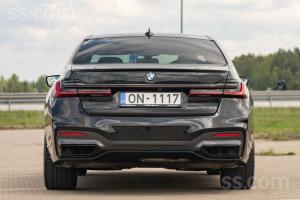 Black BMW 740 2022 in Jurmala, with an engine capacity of 3.00 L and mileage of 112 thousand km for 65000 €, photo 4 on AUTOMOTO.COM.LV