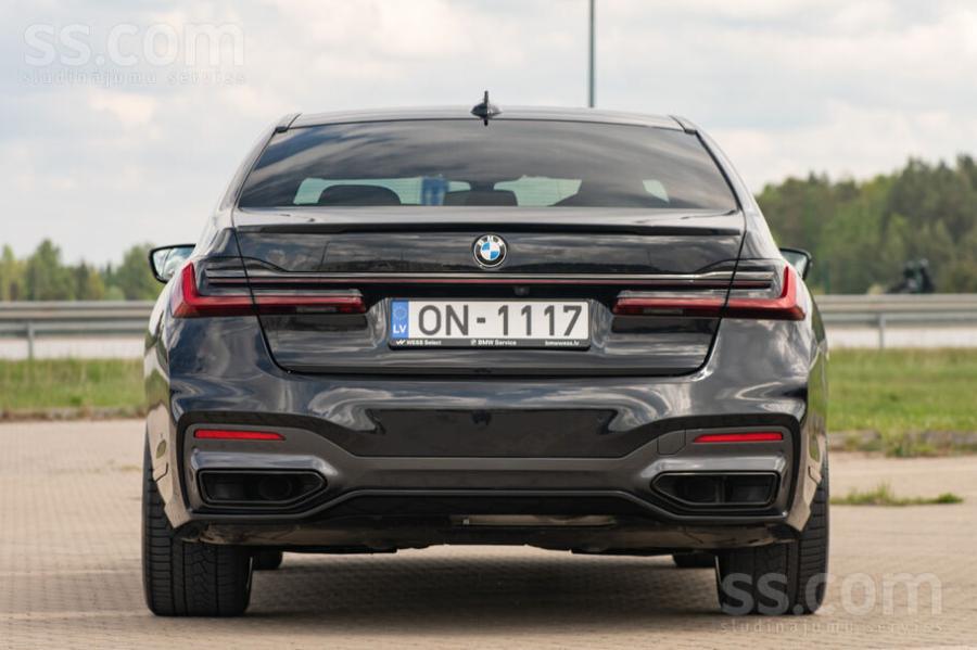 Black BMW 740 2022 in Jurmala, with an engine capacity of 3.00 L and mileage of 112 thousand km for 65000 €, photo 4 on AUTOMOTO.COM.LV