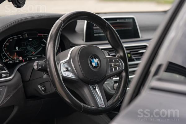 Black BMW 740 2022 in Jurmala, with an engine capacity of 3.00 L and mileage of 112 thousand km for 65000 €, photo 8 on AUTOMOTO.COM.LV