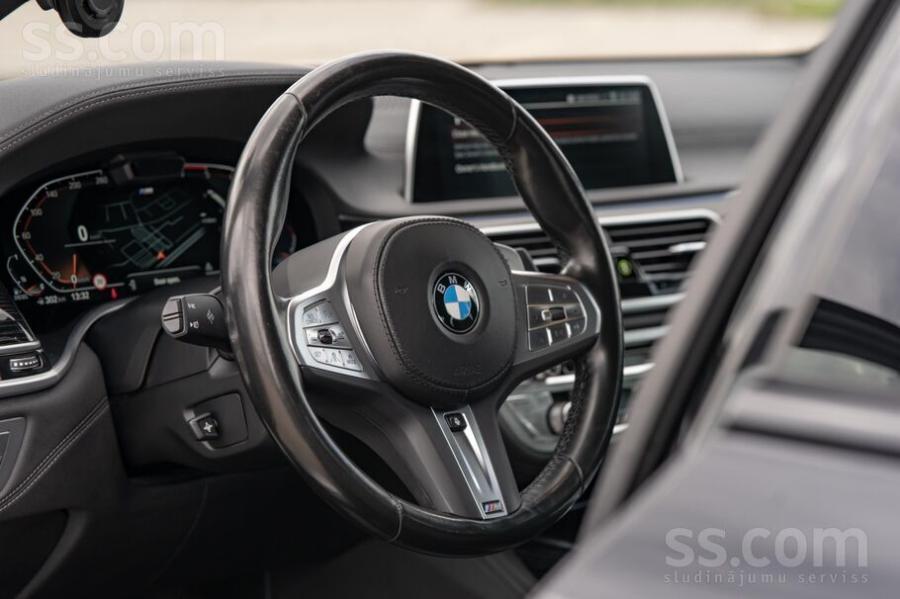 Black BMW 740 2022 in Jurmala, with an engine capacity of 3.00 L and mileage of 112 thousand km for 65000 €, photo 9 on AUTOMOTO.COM.LV