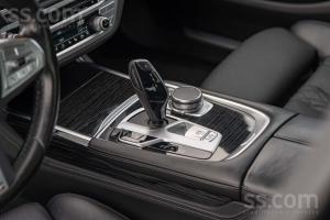Black BMW 740 2022 in Jurmala, with an engine capacity of 3.00 L and mileage of 112 thousand km for 65000 €, photo 13 on AUTOMOTO.COM.LV