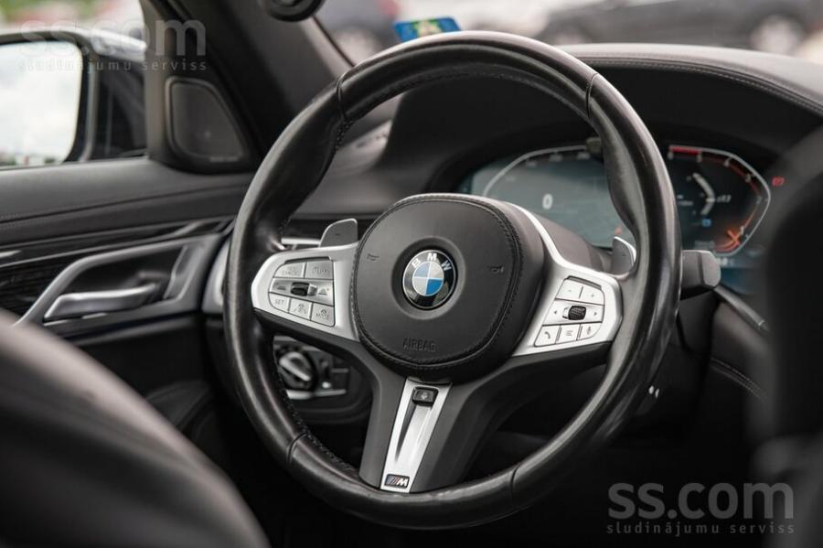Black BMW 740 2022 in Jurmala, with an engine capacity of 3.00 L and mileage of 112 thousand km for 65000 €, photo 16 on AUTOMOTO.COM.LV