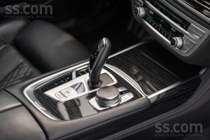 Black BMW 740 2022 in Jurmala, with an engine capacity of 3.00 L and mileage of 112 thousand km for 65000 €, photo 19 on AUTOMOTO.COM.LV