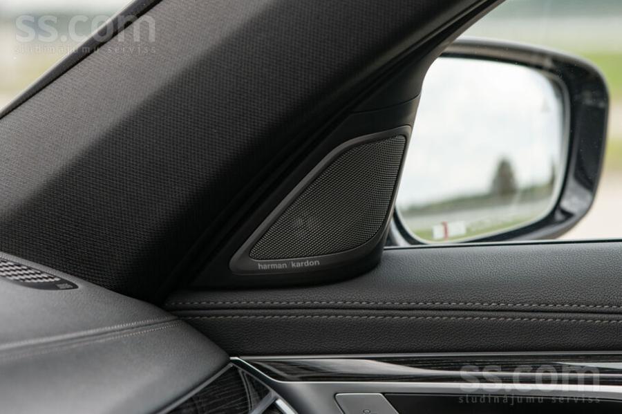 Black BMW 740 2022 in Jurmala, with an engine capacity of 3.00 L and mileage of 112 thousand km for 65000 €, photo 22 on AUTOMOTO.COM.LV