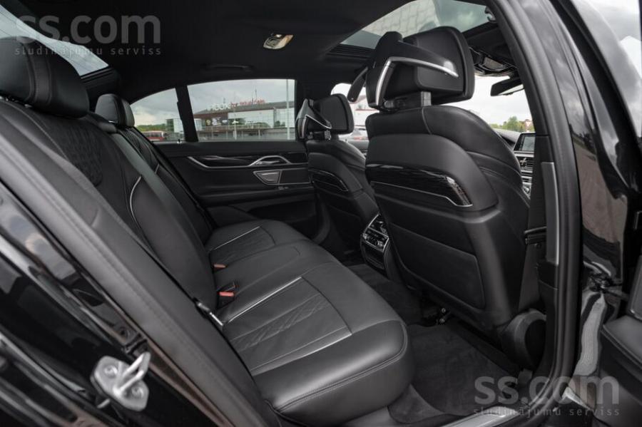 Black BMW 740 2022 in Jurmala, with an engine capacity of 3.00 L and mileage of 112 thousand km for 65000 €, photo 27 on AUTOMOTO.COM.LV