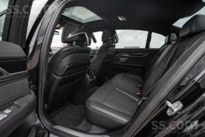 Black BMW 740 2022 in Jurmala, with an engine capacity of 3.00 L and mileage of 112 thousand km for 65000 €, photo 28 on AUTOMOTO.COM.LV