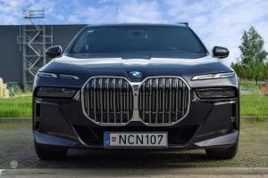 Black BMW 740 2023 in Vilnius, with an engine capacity of 2.99 L and mileage of 60 thousand km for 79800 €, photo 4 on AUTOMOTO.COM.LV