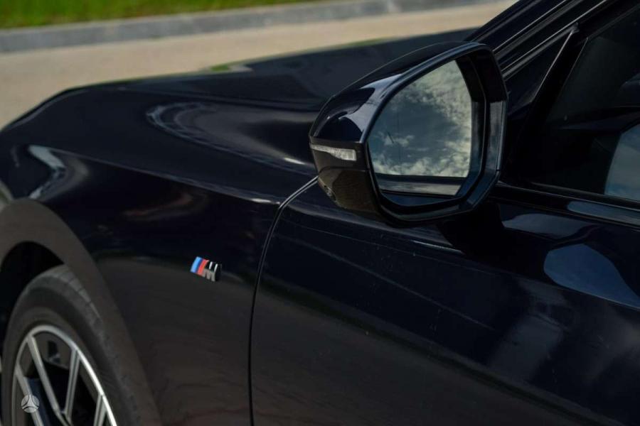 Black BMW 740 2023 in Vilnius, with an engine capacity of 2.99 L and mileage of 60 thousand km for 79800 €, photo 8 on AUTOMOTO.COM.LV