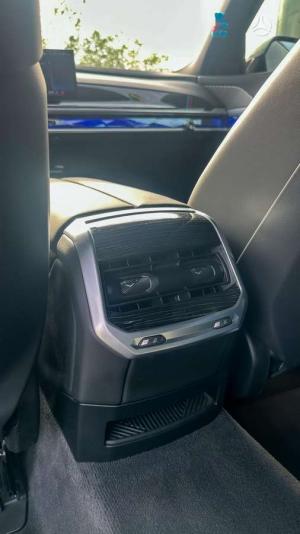 Black BMW 740 2023 in Vilnius, with an engine capacity of 2.99 L and mileage of 60 thousand km for 79800 €, photo 9 on AUTOMOTO.COM.LV