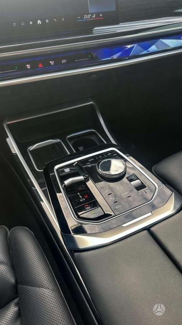 Black BMW 740 2023 in Vilnius, with an engine capacity of 2.99 L and mileage of 60 thousand km for 79800 €, photo 10 on AUTOMOTO.COM.LV