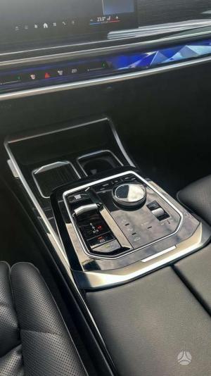 Black BMW 740 2023 in Vilnius, with an engine capacity of 2.99 L and mileage of 60 thousand km for 79800 €, photo 10 on AUTOMOTO.COM.LV